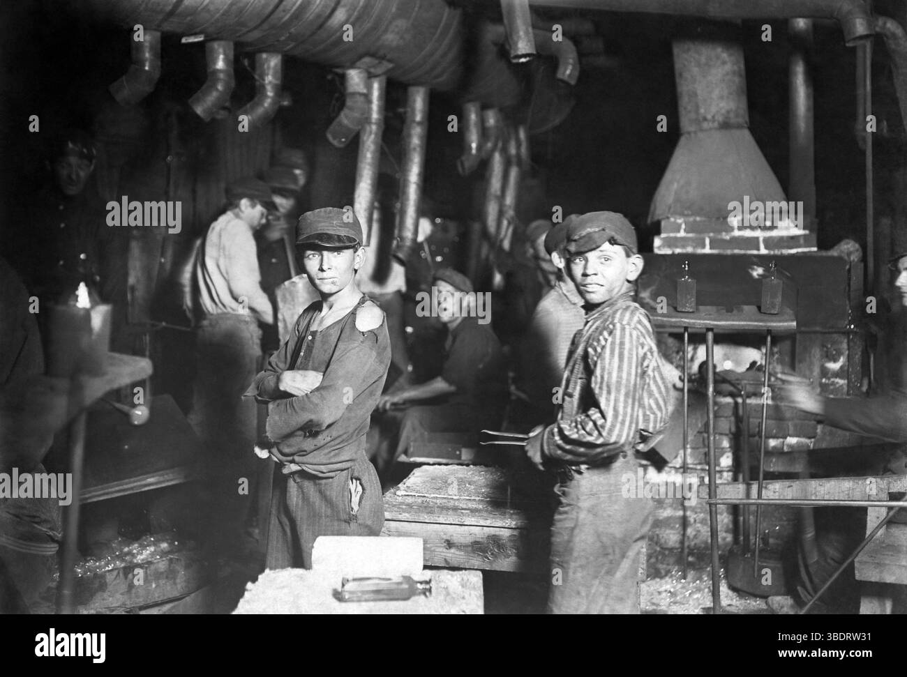 Child laborers in glasswork factory. Indiana, America, 1908 Stock Photo ...