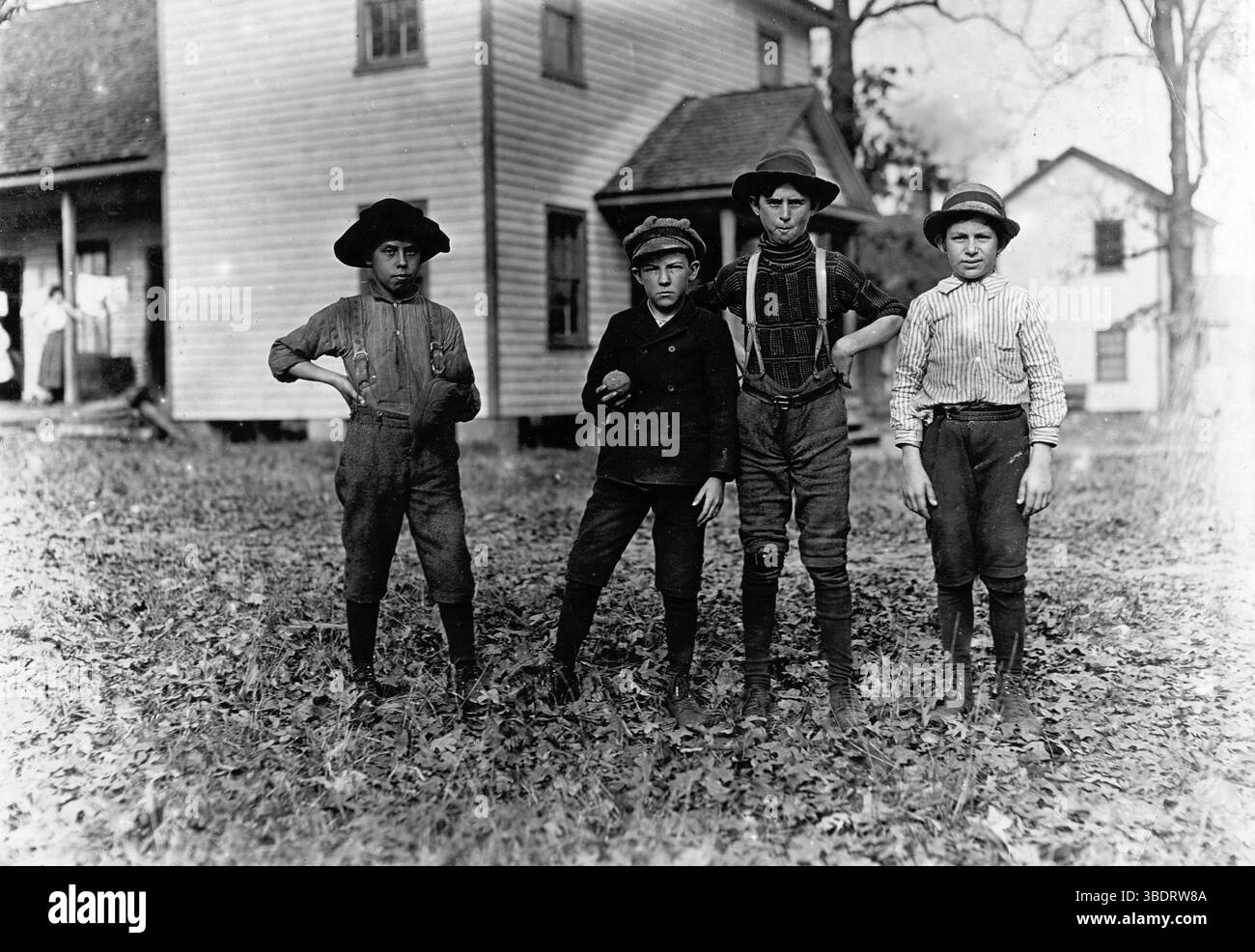 Children pose for a photo, America, 1908 Stock Photo - Alamy