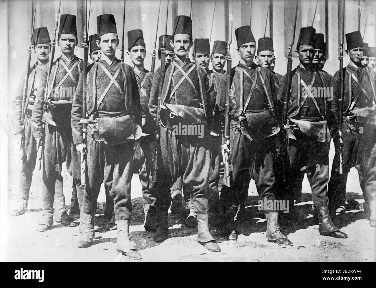 Historic Turkish army soldiers. Turkish army, 1910-1913, in traditional ...