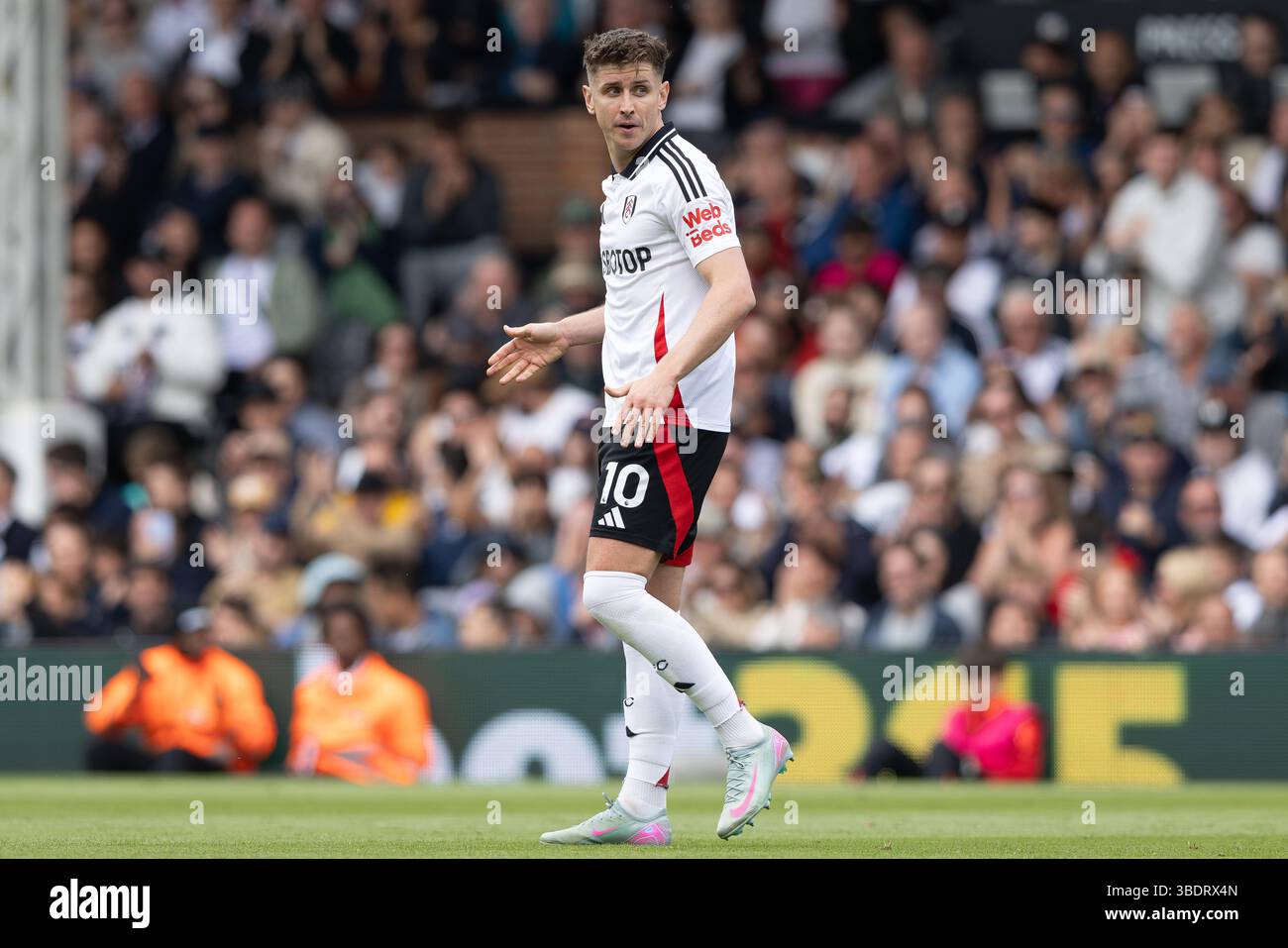 Tom cairney fulham 2025 hi-res stock photography and images - Alamy