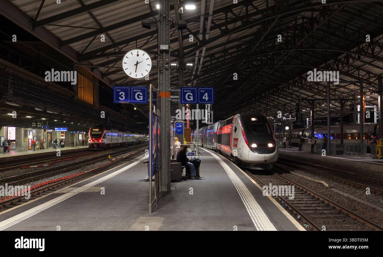 SNCF train a grande vitesse ( TGV ) Lyria euroduplex train at Lausanne ...