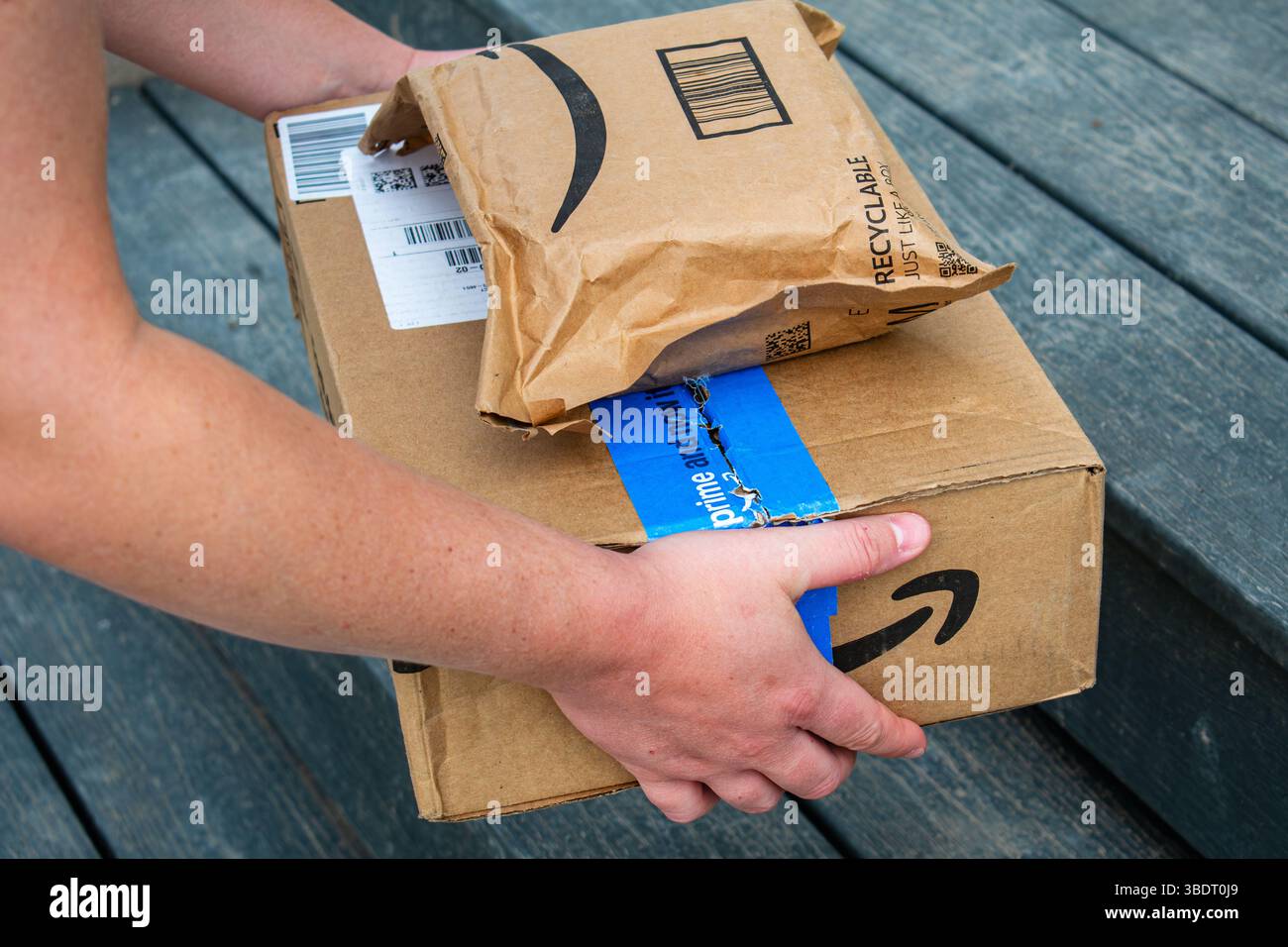 Woman packages doorstep hi-res stock photography and images - Alamy