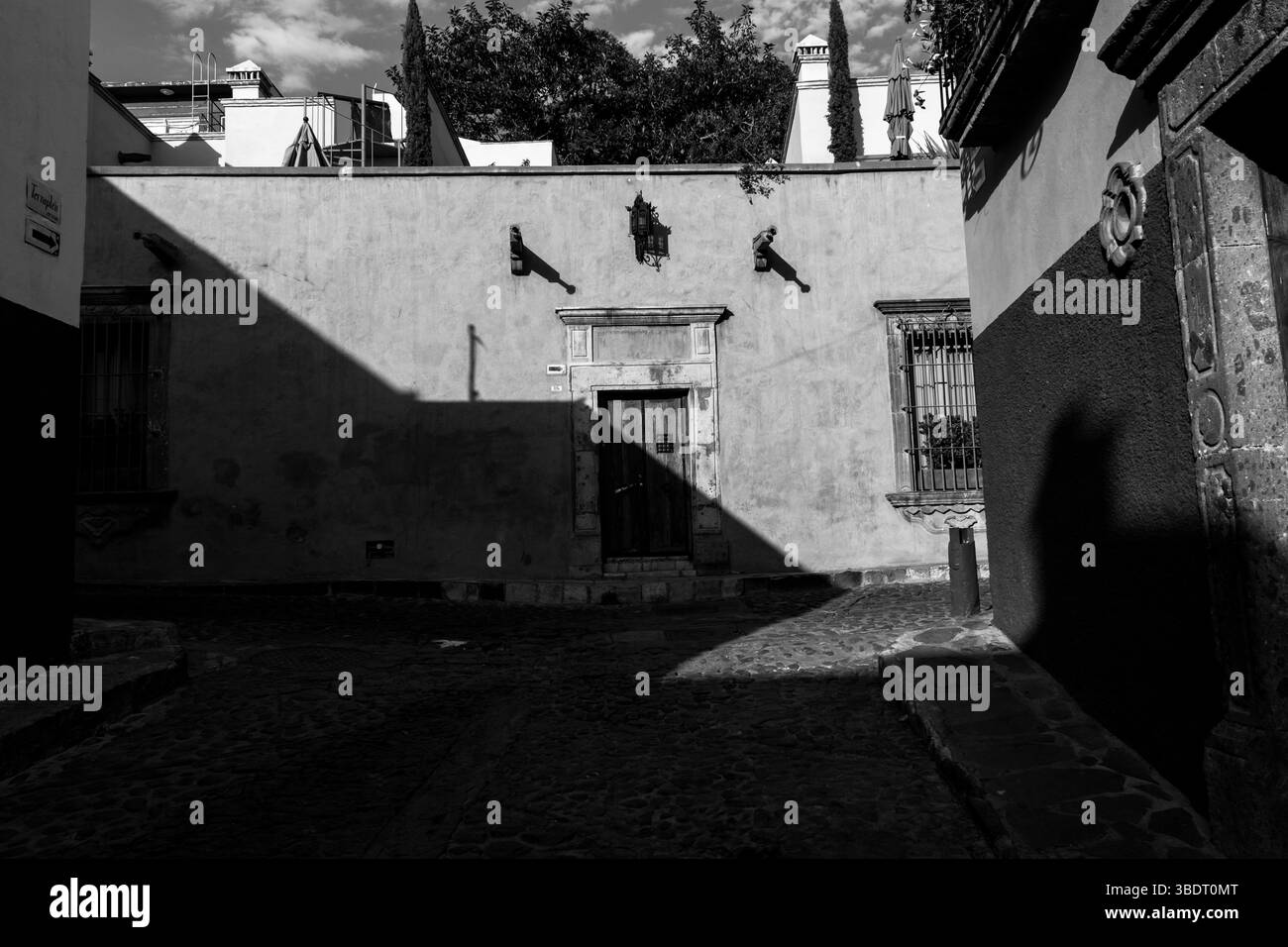 San Miguel de Allende, Mexico - June 3rd 2016: A quiet street scene ...