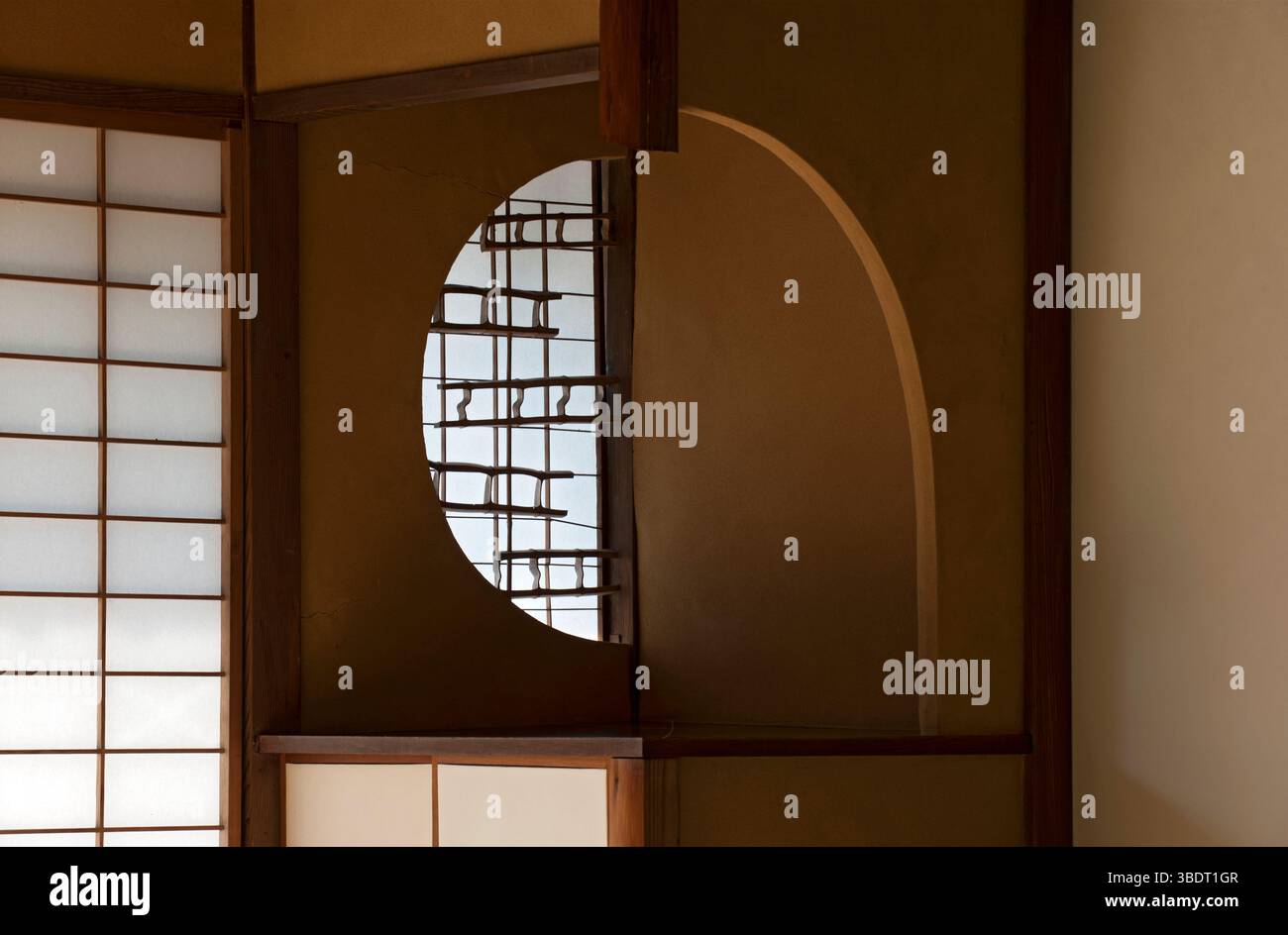 Interior architectural detail of shoji sliding screen and wall curves ...