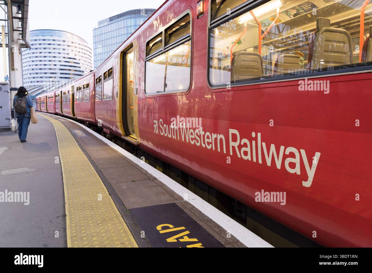 London Waterloo terminal, UK. 25th May, 2025. Passengers are seen alighting and boarding the ...
