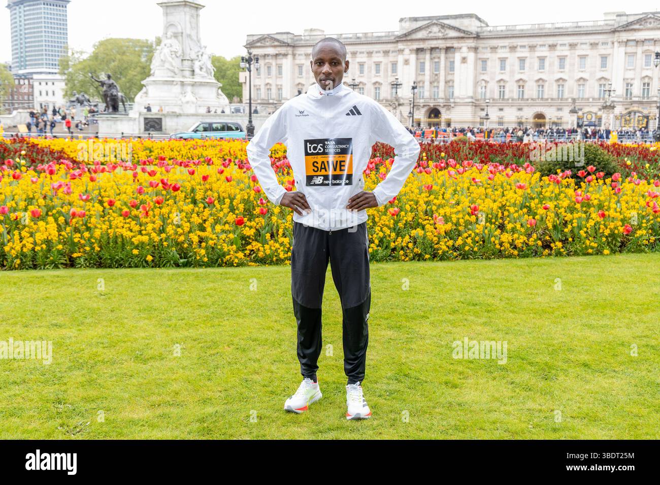 Marathon Elite Men pose for photographs outside Buckingham Palace at the TCS London Marathon ...