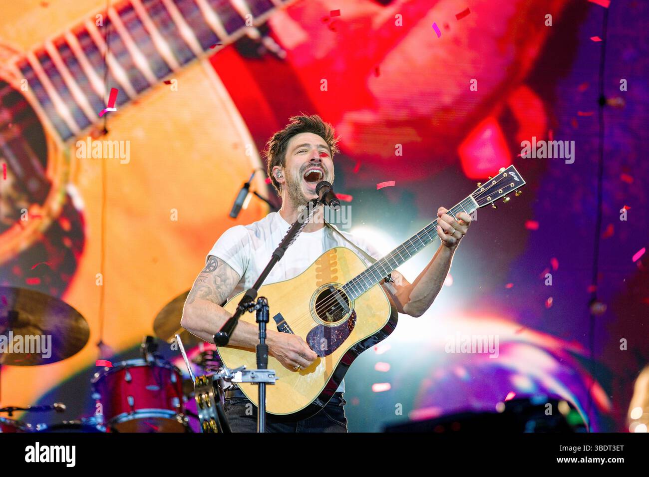 May 25, 2025: MARCUS MUMFORD of Mumford And Sons performing live on ...