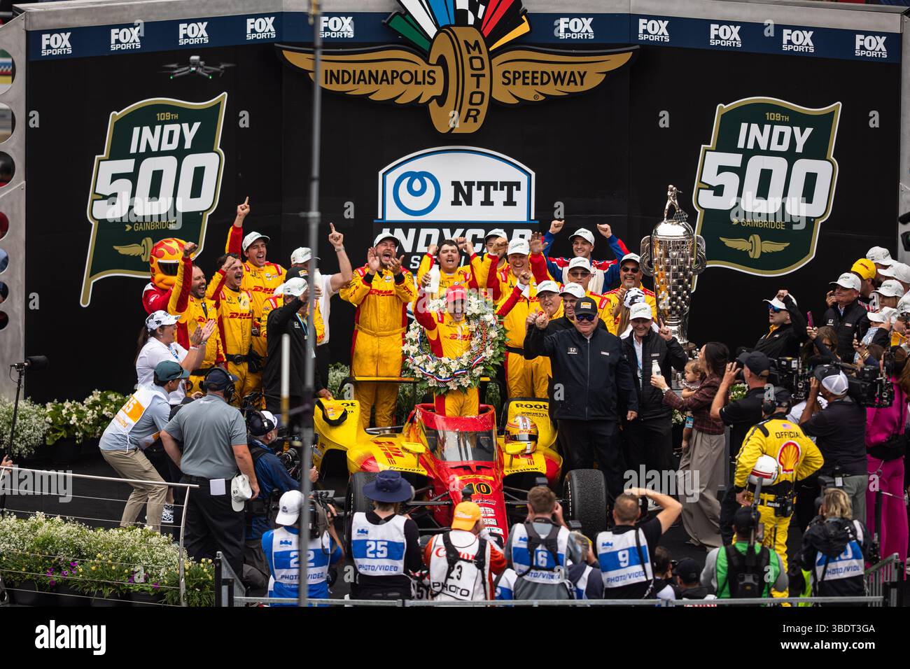 Indianapolis, Indiana, USA. 25th May, 2025. ALEX PALOU (#10) driver for ...