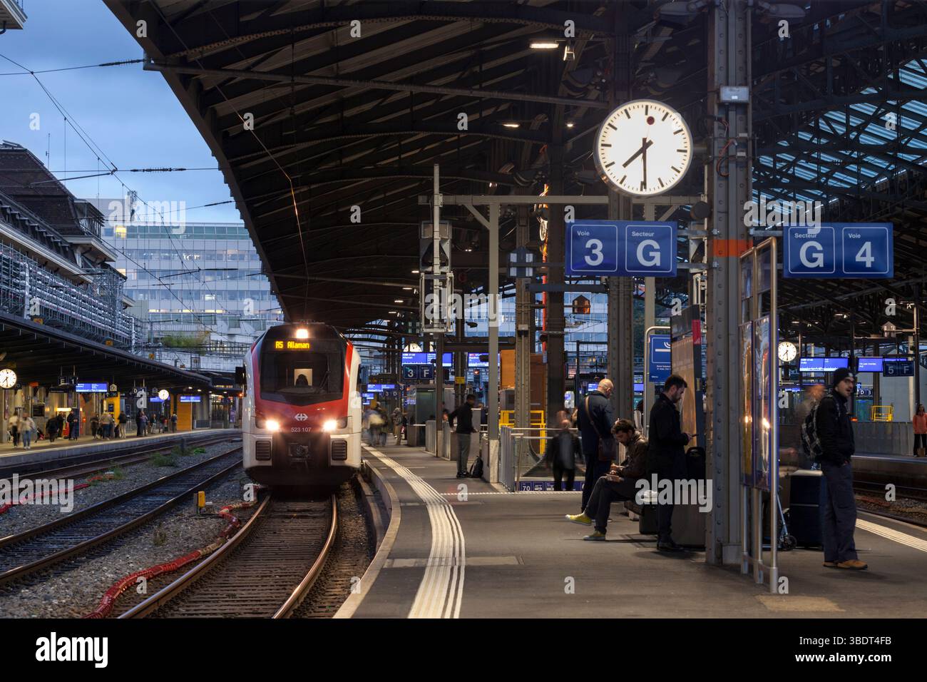 SBB Rabe 523 electric train calling at Lausanne railway station ...