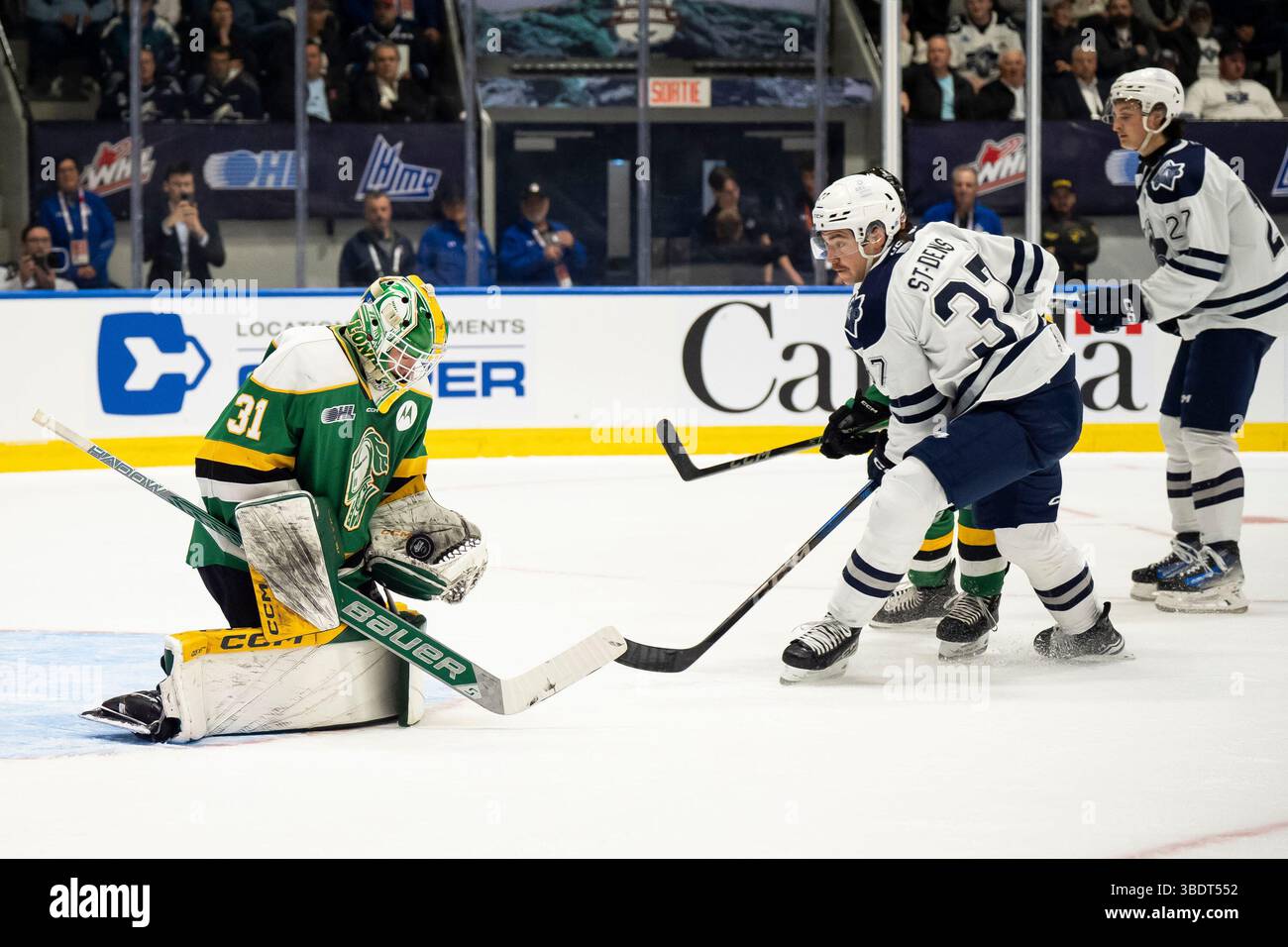 London Knights goaltender Austin Elliott (31) makes a save against ...