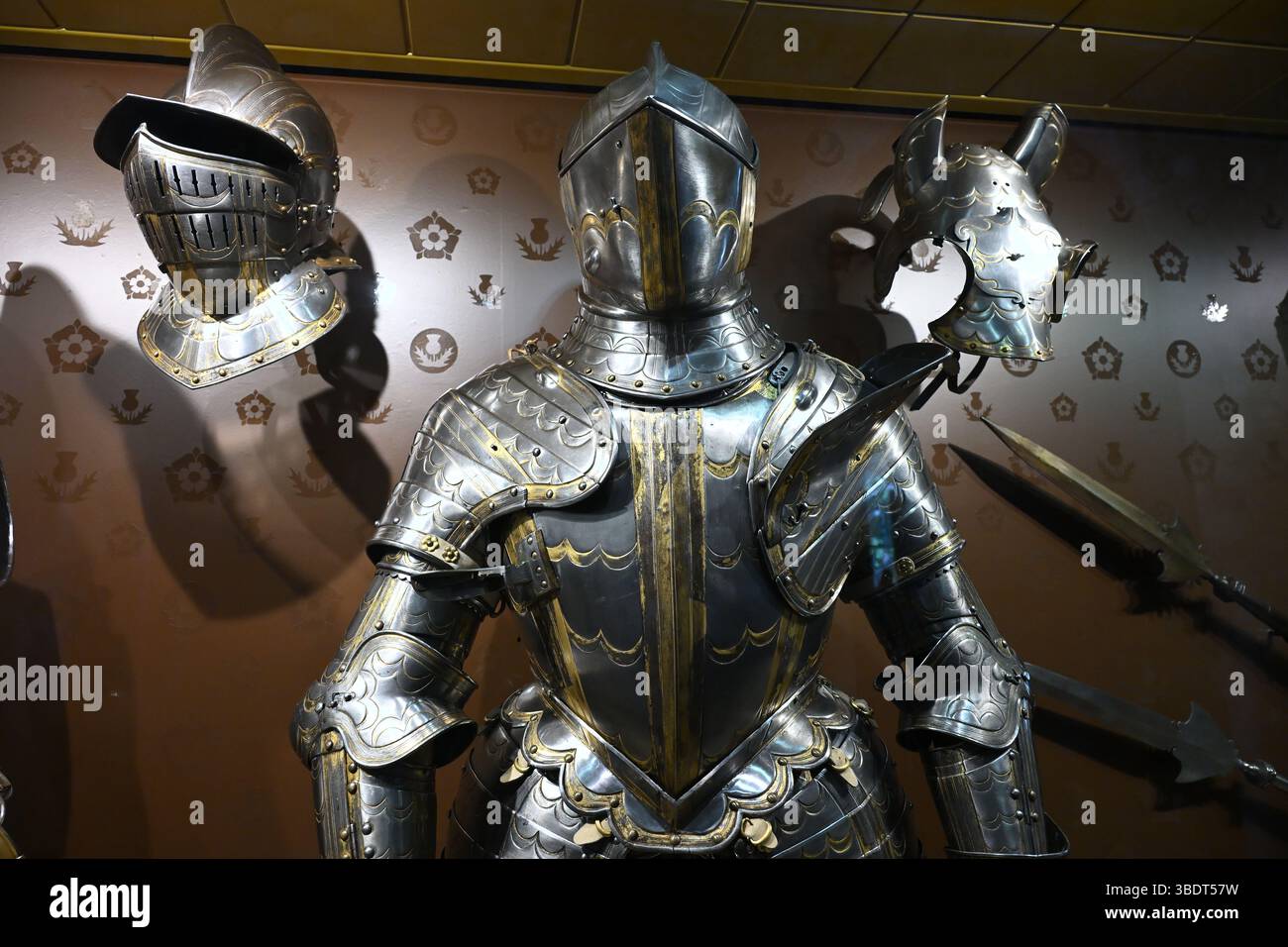 Field Armour Garniture & Half Shaffron plate armour of The 3rd Earl of ...
