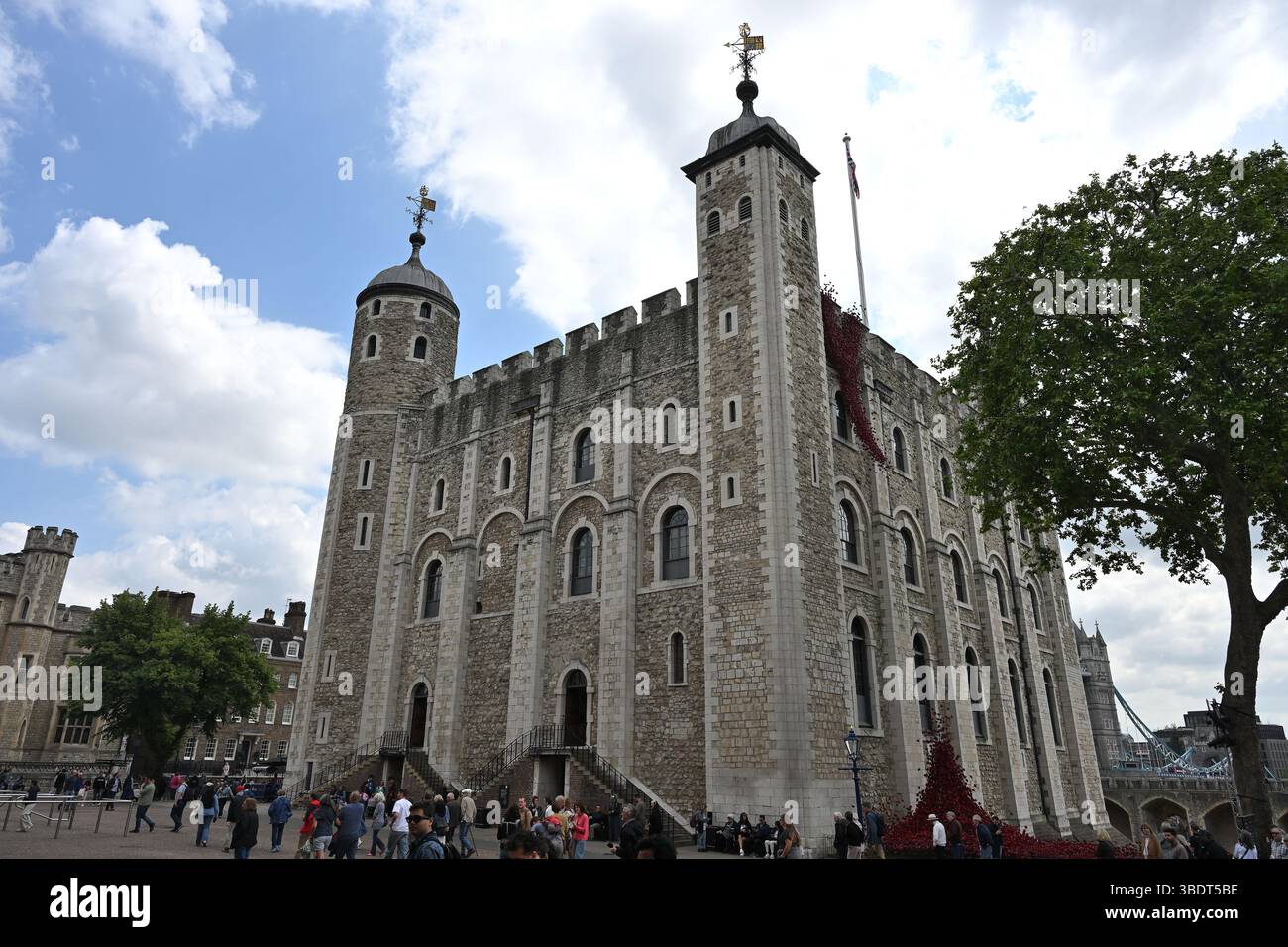The White Tower inside the Tower of London Stock Photo - Alamy