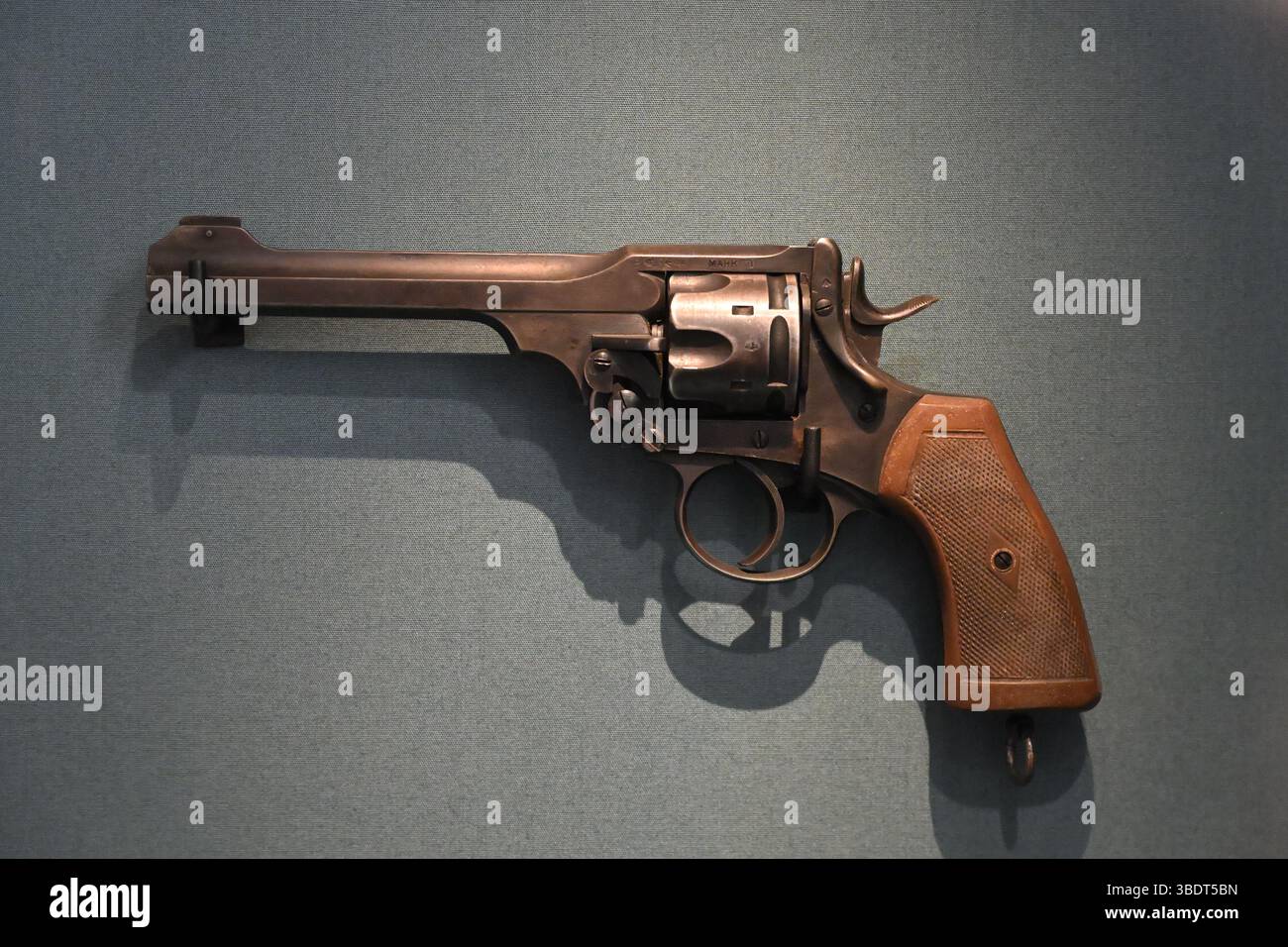 A Mk VI Webley revolver - The Royal Fusiliers Museum - The Tower of ...