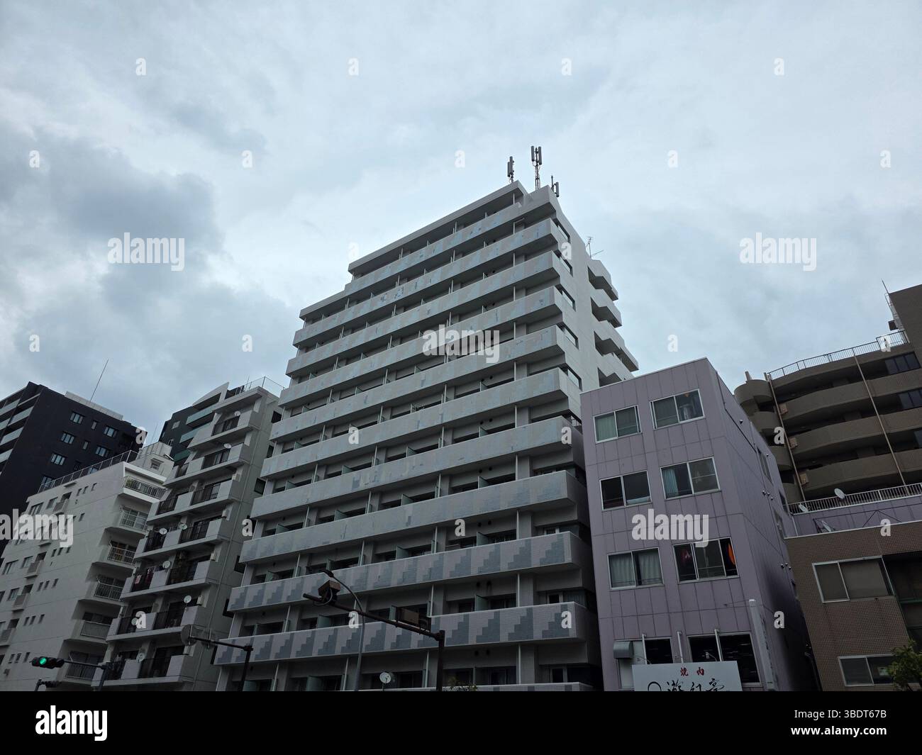 Japanese plants side building hi-res stock photography and images - Alamy