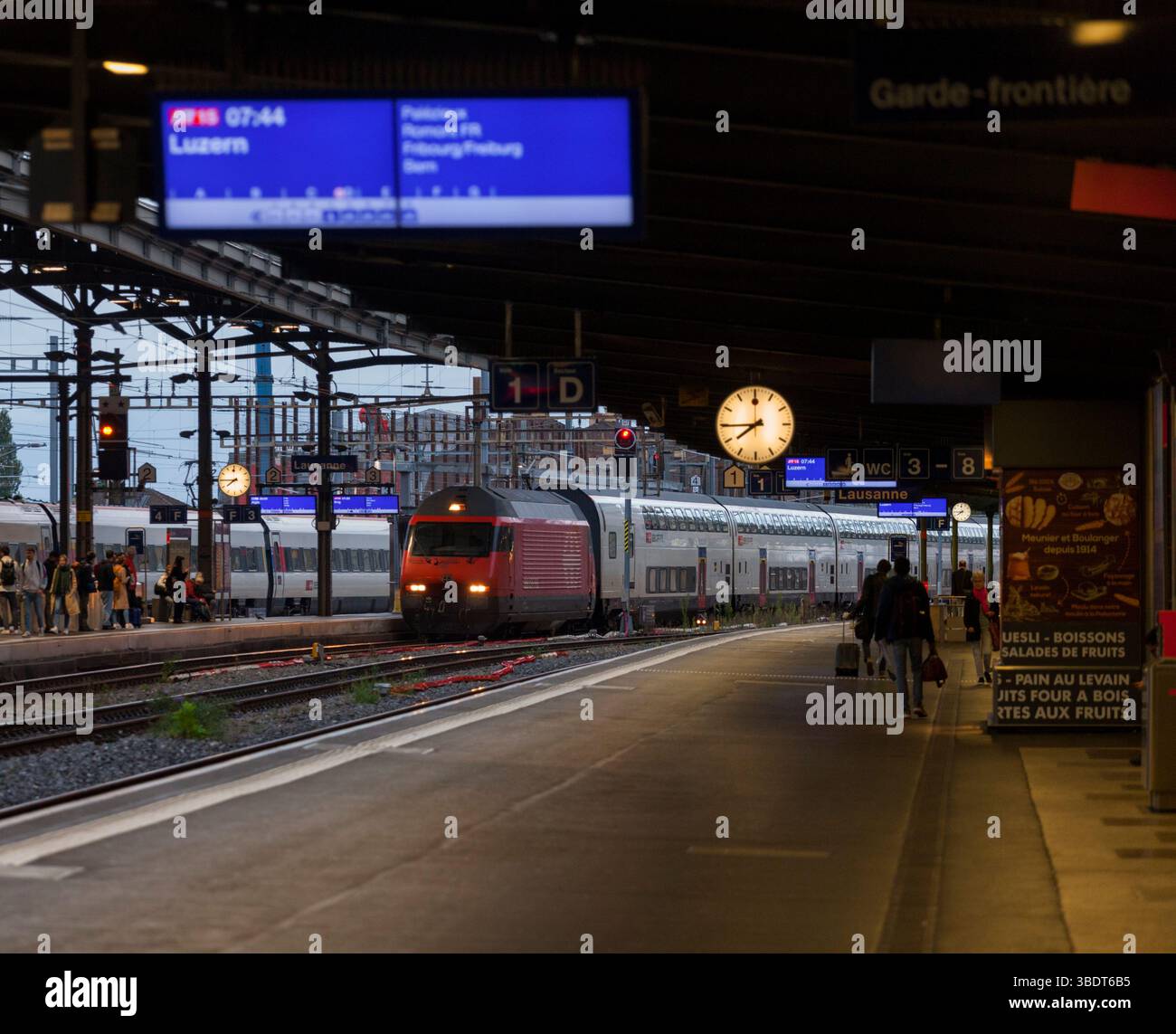 SBB Re 460 electric locomotive 460063 arriving at Lausanne railway ...