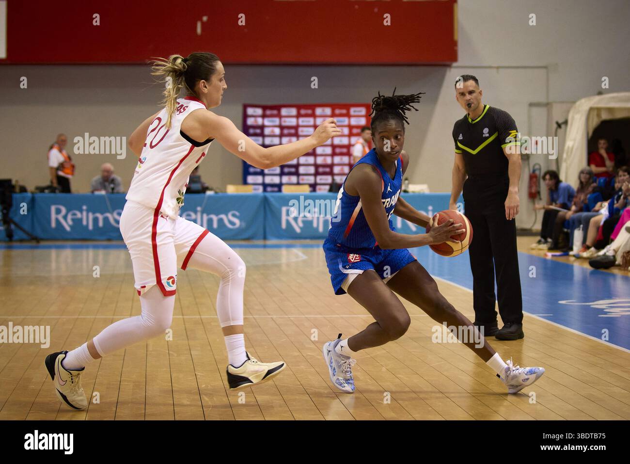 Mamignan TOURE (28) of France during the Women's Friendly game ...