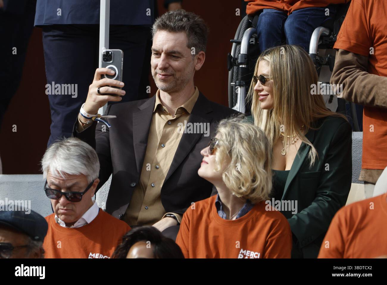 Pau Gasol and Catherine McDonnell during the ceremony to honor Rafael ...
