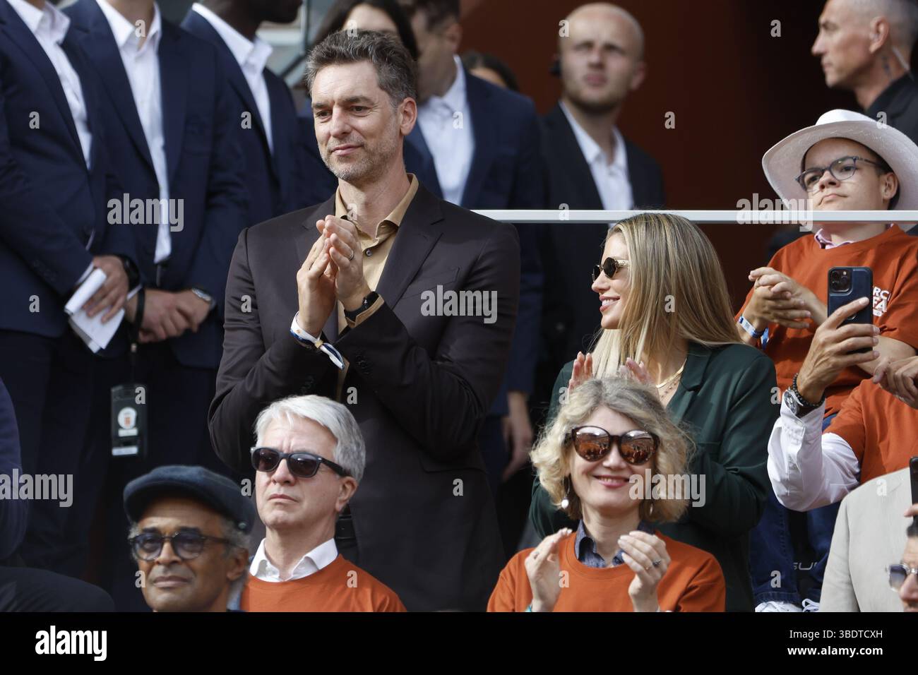 Pau Gasol and Catherine McDonnell during the ceremony to honor Rafael ...