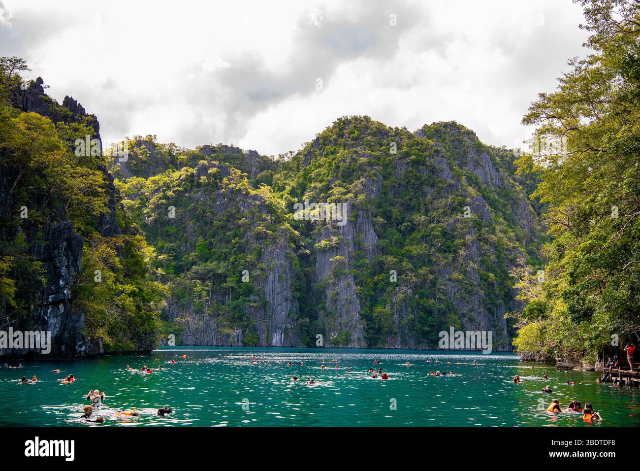 Palawan, Philippines - JANUARY 19,2024. People enjoying on Kayangan ...