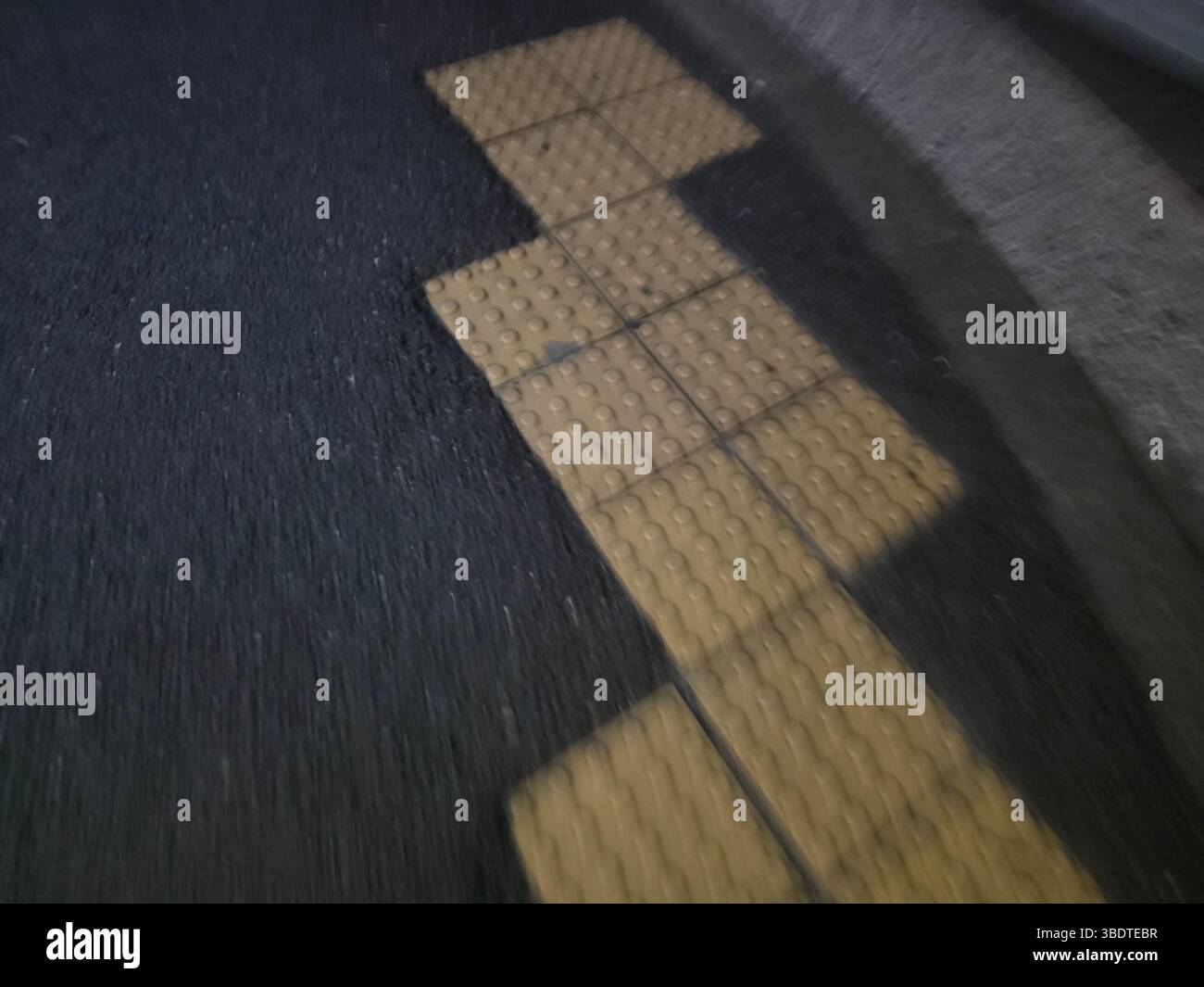 Japanese Sidewalk Street Stock Photo - Alamy