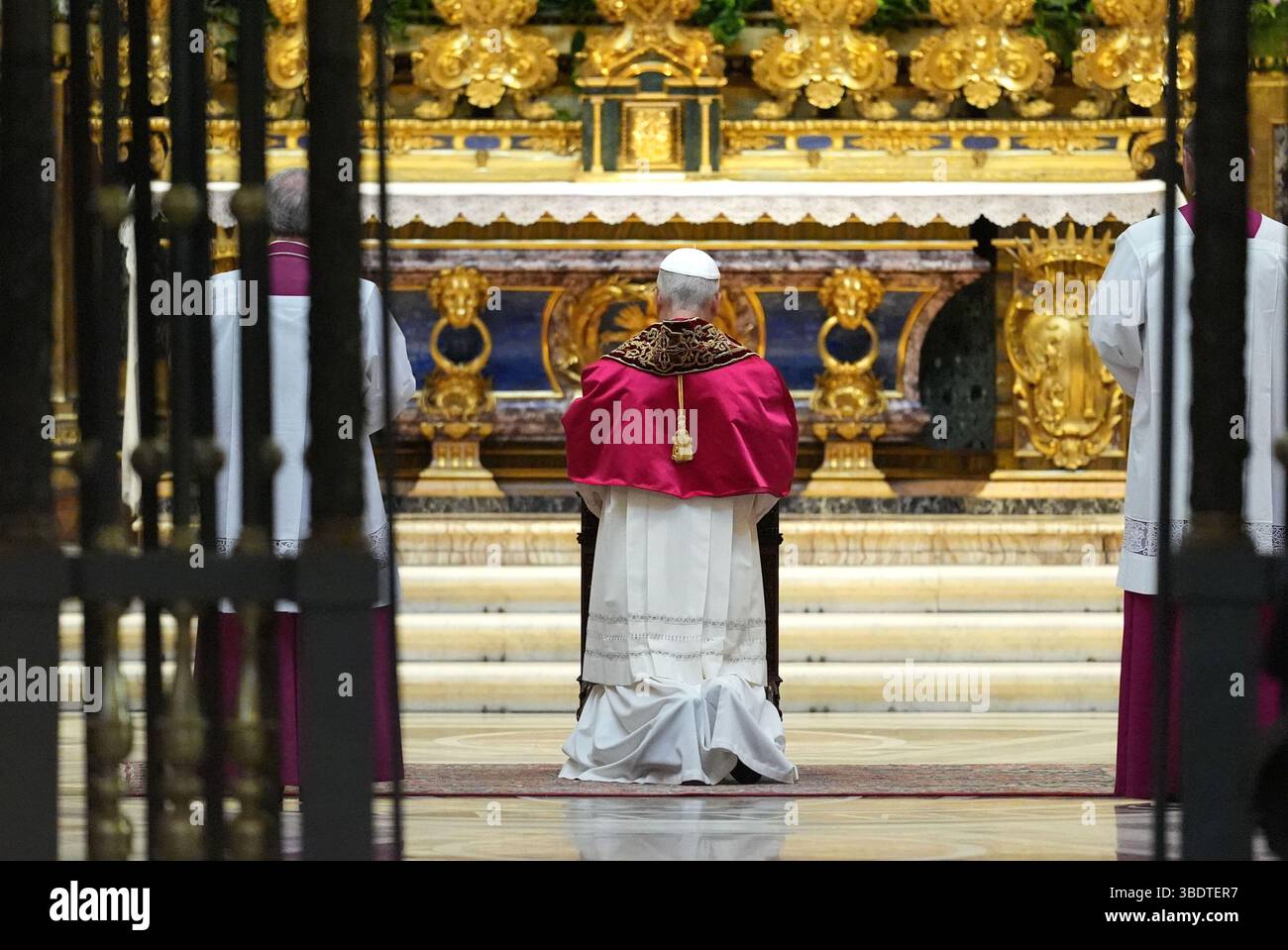 ROME, ITALY - MAY 25: Pope Leo XIV lays flowers at the Icon of the ...