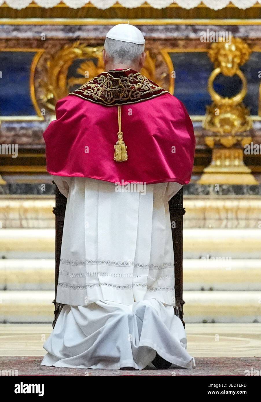 ROME, ITALY - MAY 25: Pope Leo XIV lays flowers at the Icon of the ...