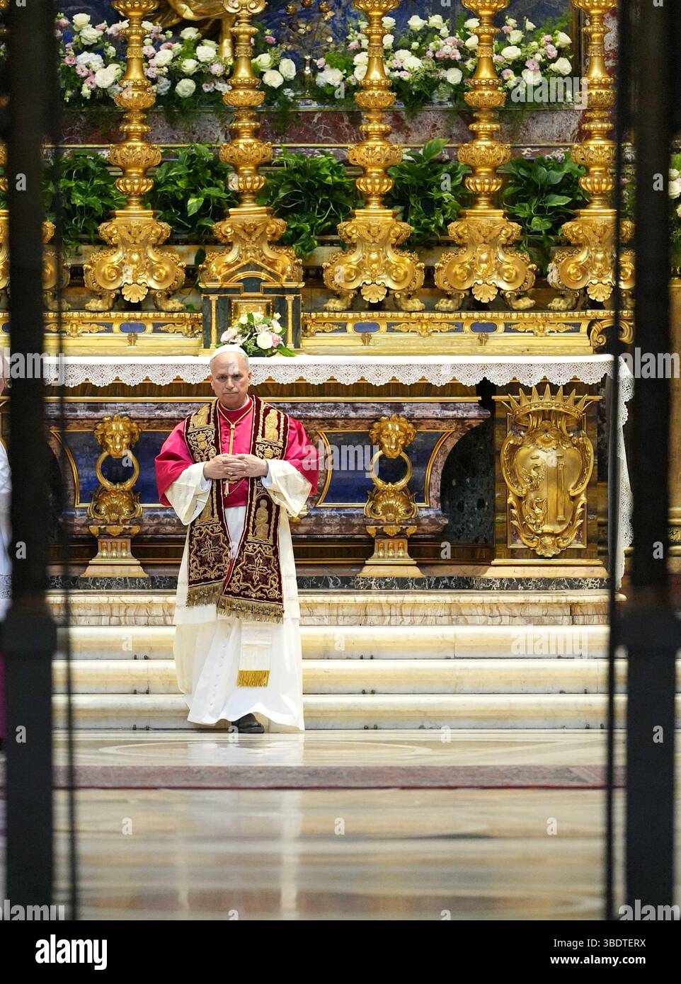 ROME, ITALY - MAY 25: Pope Leo XIV lays flowers at the Icon of the ...