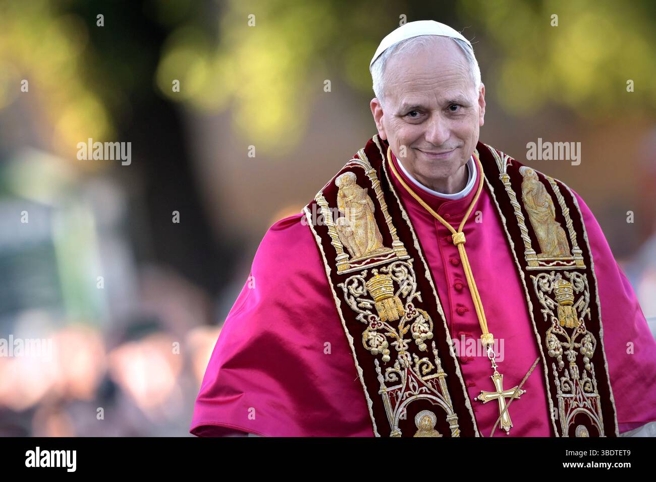 ROME, ITALY - MAY 25: Pope Leo XIV waves to the crowd from the main ...