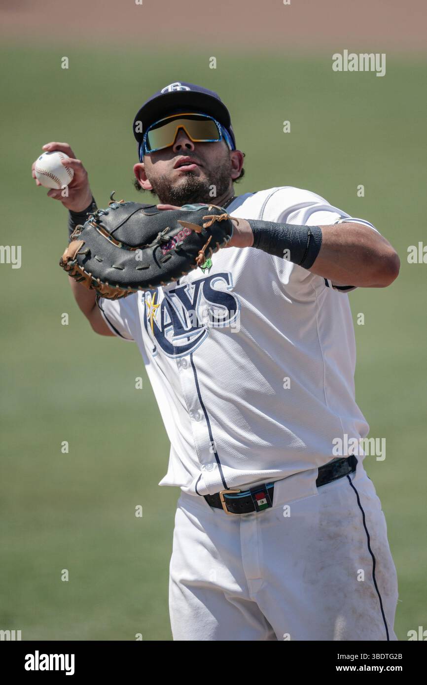 Tampa, FL USA: Tampa Bay Rays first base Jonathan Aranda (62) throws a ...