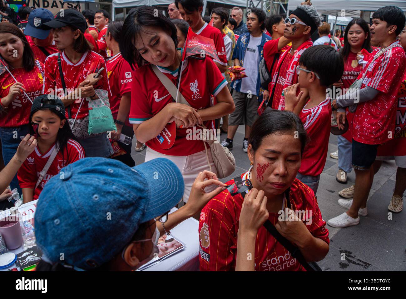 Bangkok, Thailand. 25th May, 2025. A Liverpool FC fan seen painting ...