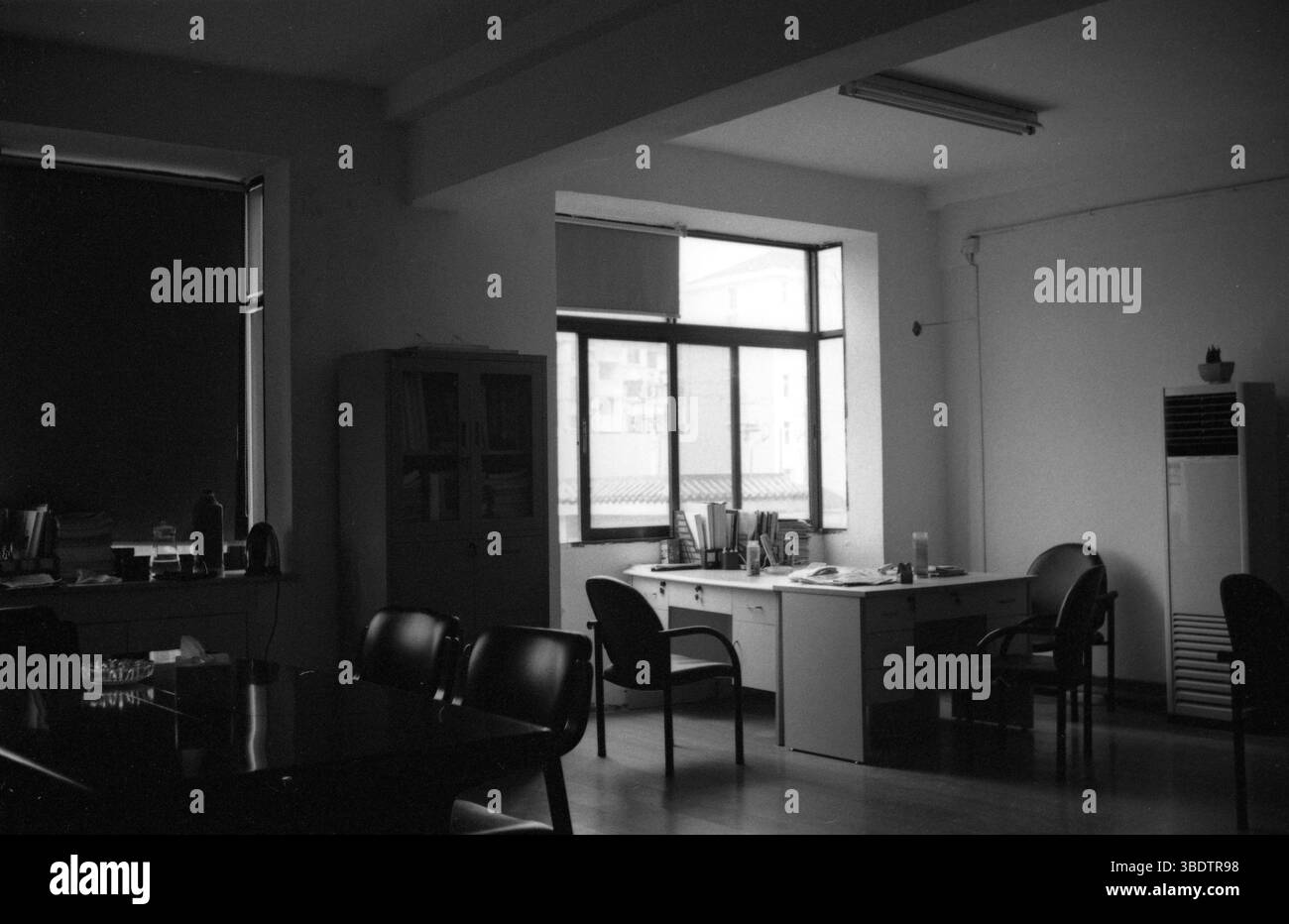 Office cubicle retro hi-res stock photography and images - Alamy