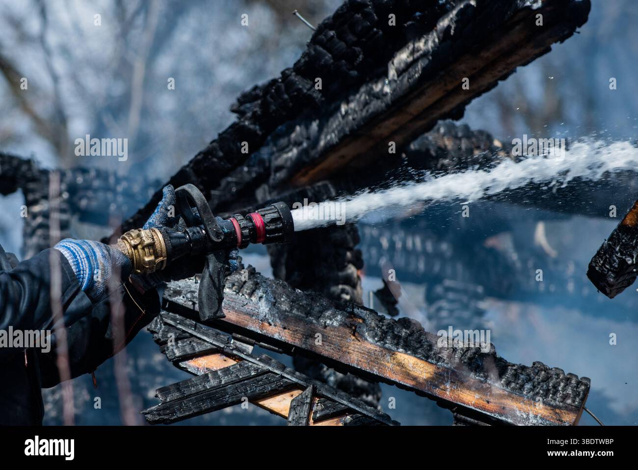 Firefighter put out a fire. Brave firefighter battling house blaze ...
