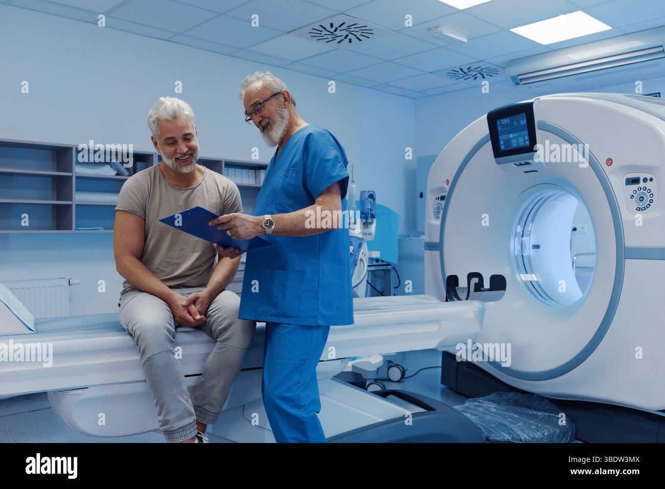 Doctor explaining CT scan results to patient in hospital setting Stock ...