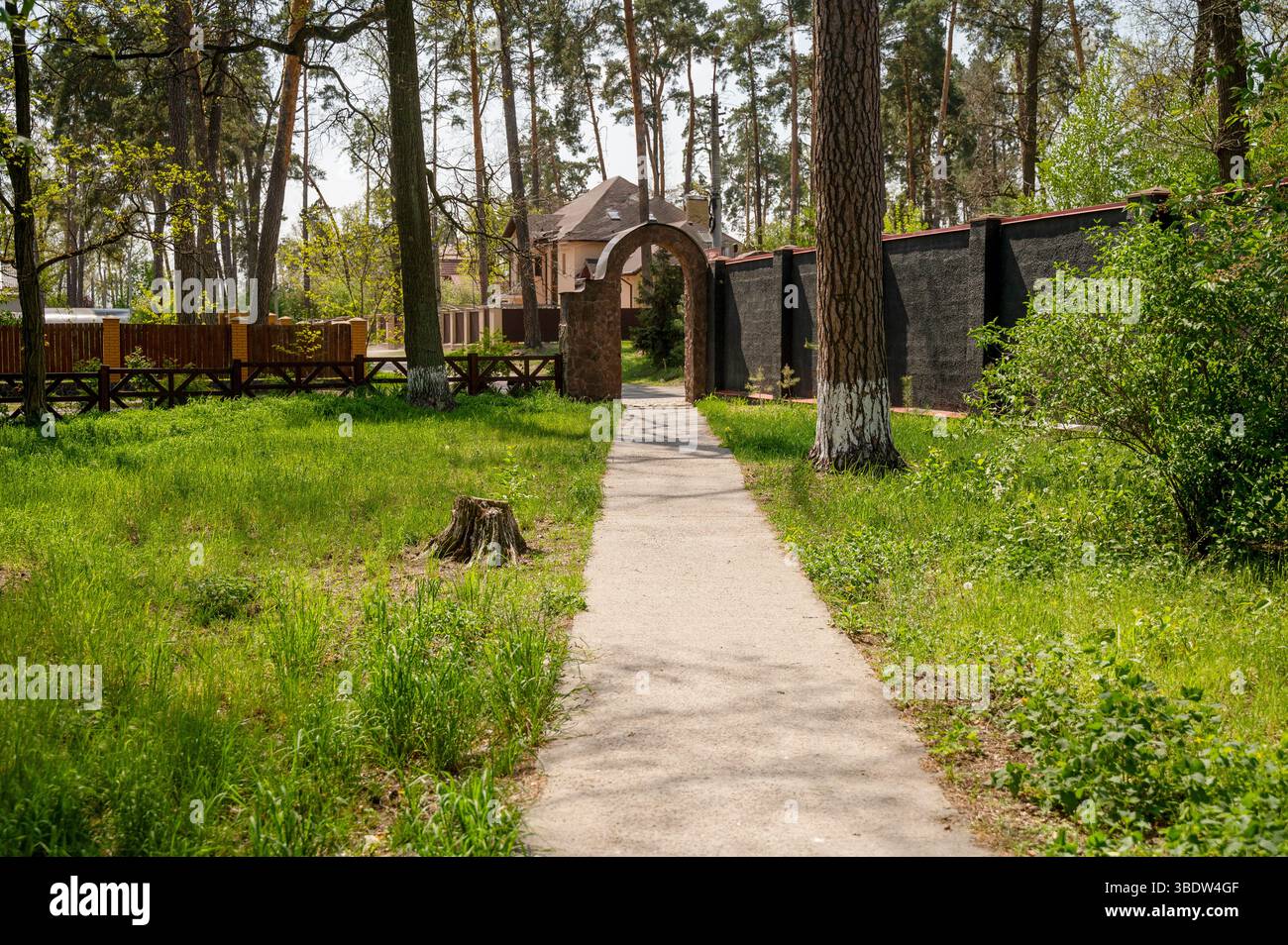 Garden path outside a residential building for walking Stock Photo - Alamy