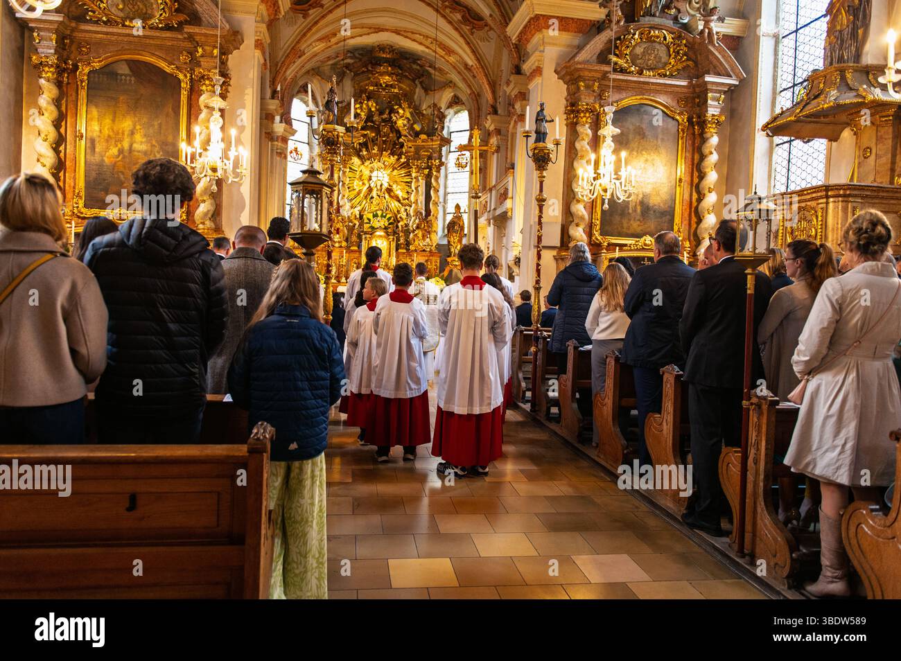 Roman catholic priest, altar boys hi-res stock photography and images ...