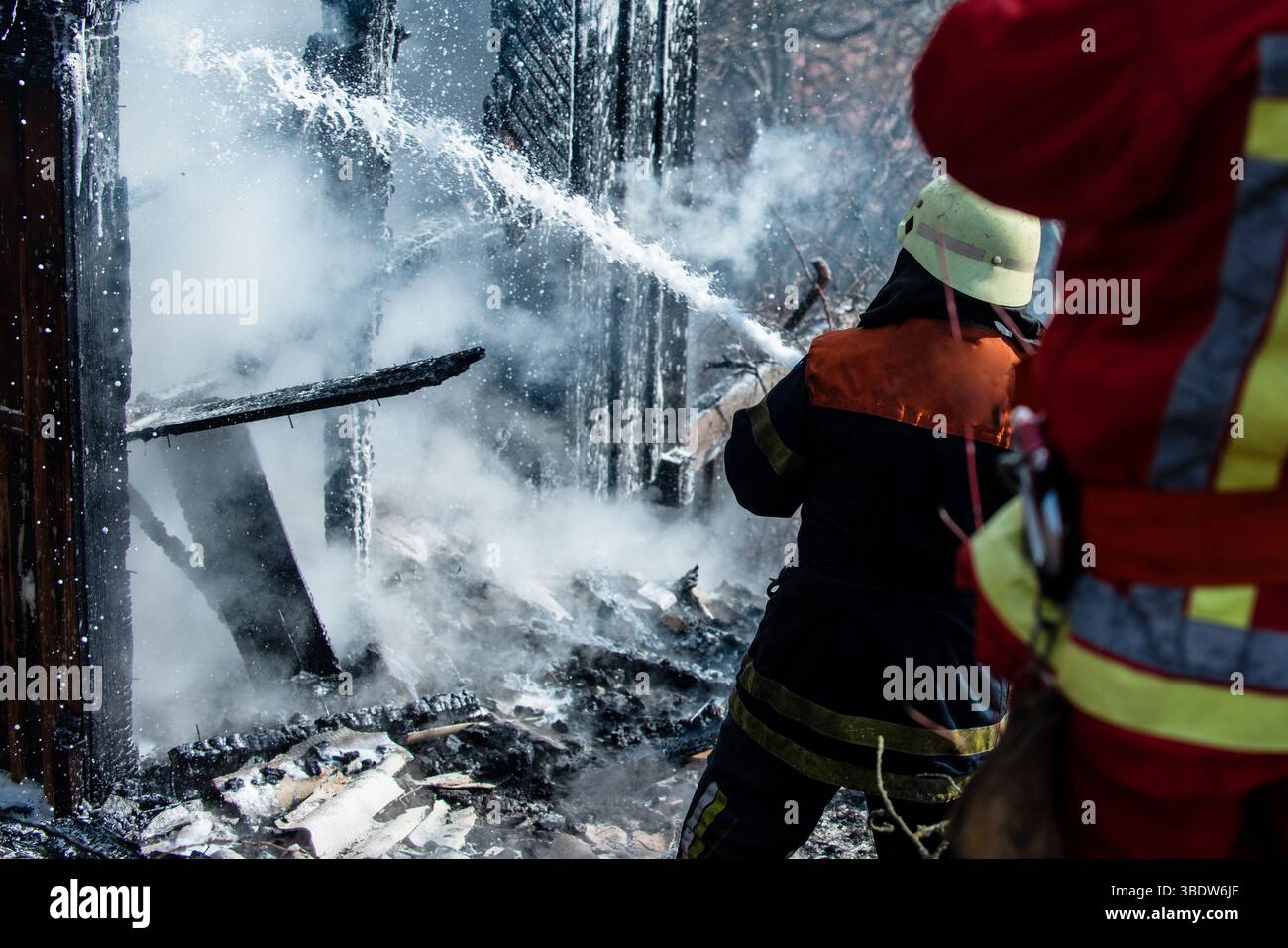 Firefighter put out a fire. Brave firefighter battling house fire blaze ...