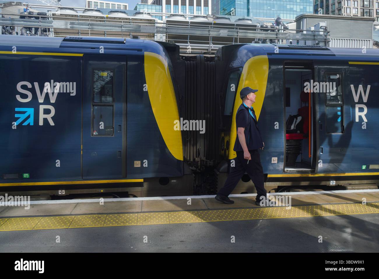 London, UK. 26 May 2025. A train conductor at Waterloo station as South ...