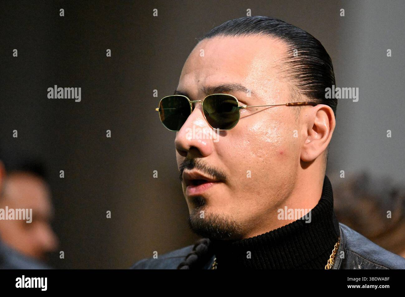 Rapper apache hi-res stock photography and images - Alamy