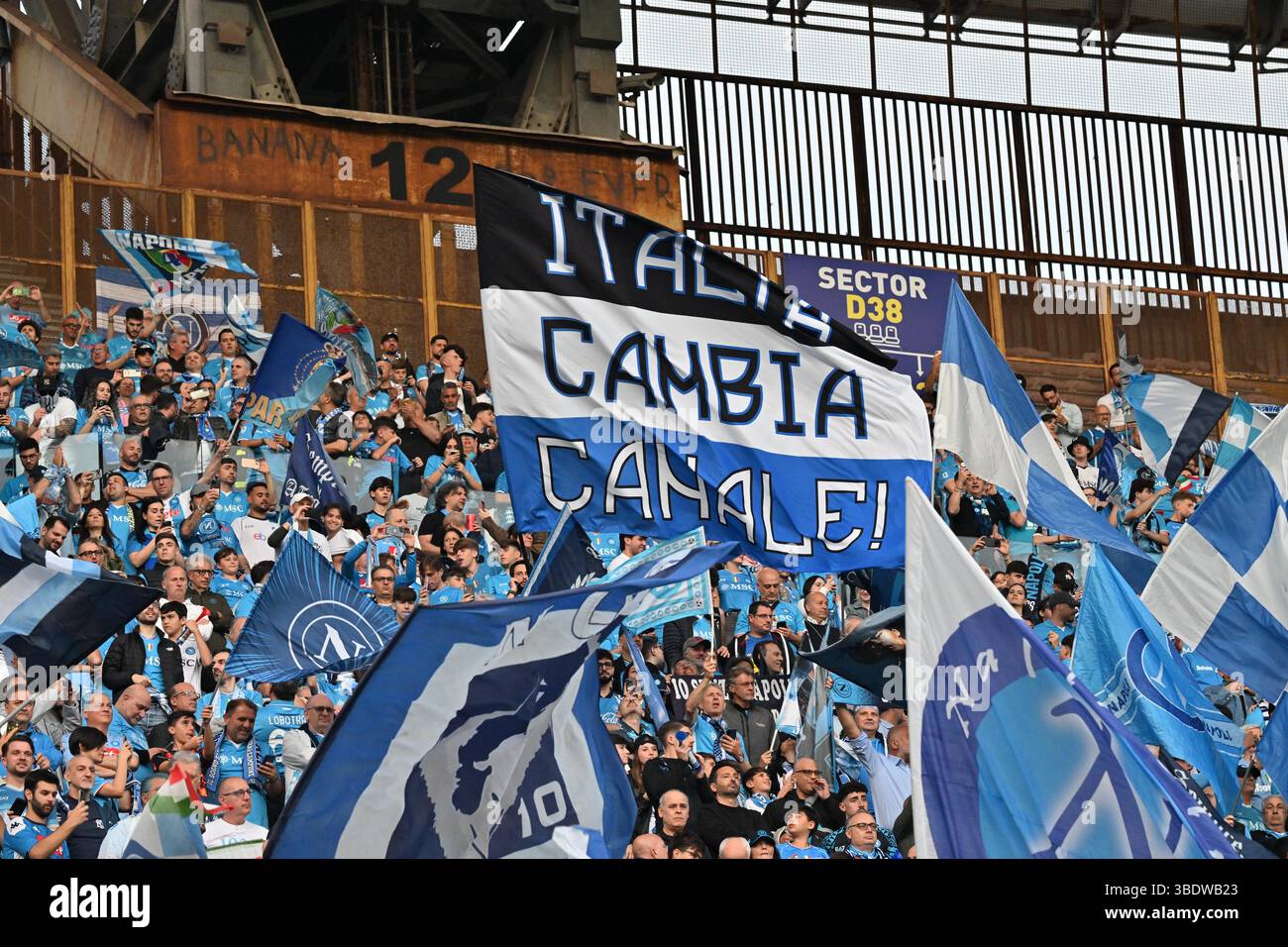 Naples, Italy. 23rd May, 2025. Fans during the Italian championship ...