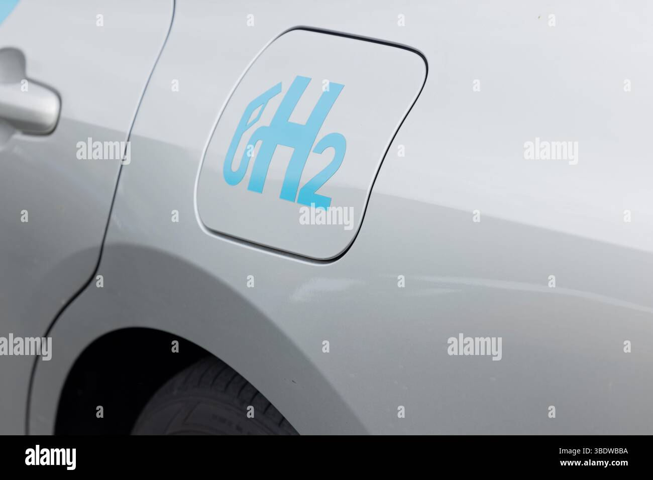 Toyota mirai at hydrogen station hi-res stock photography and images ...