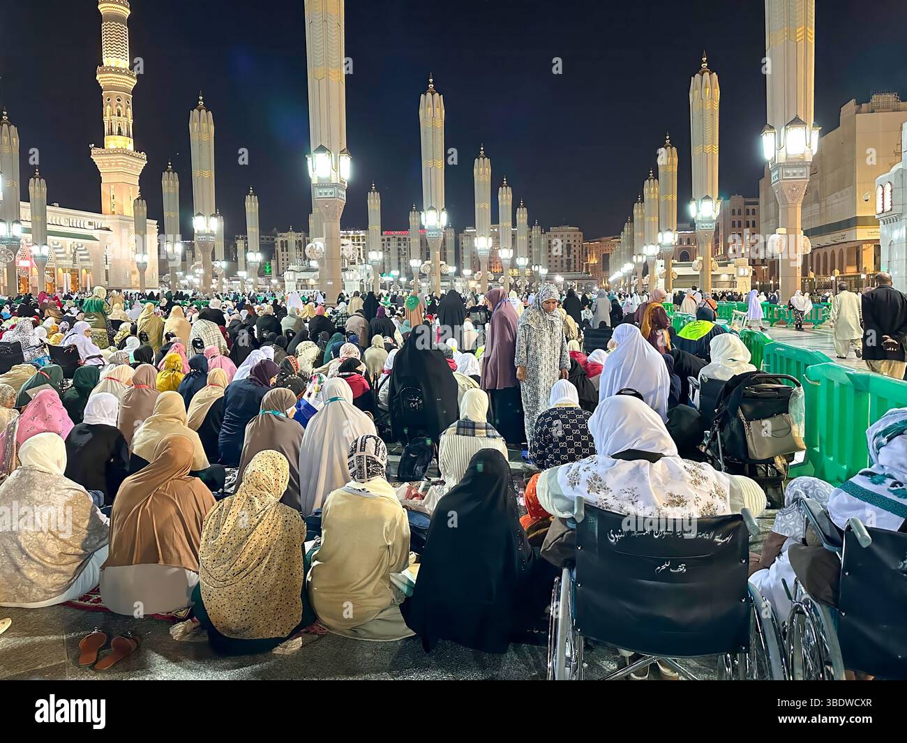 Many women pilgrims performing evening prayers in the Prophet's Mosque ...