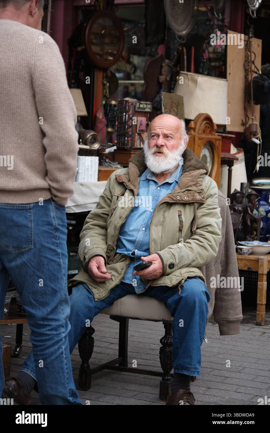 Bearded vendor hi-res stock photography and images - Alamy
