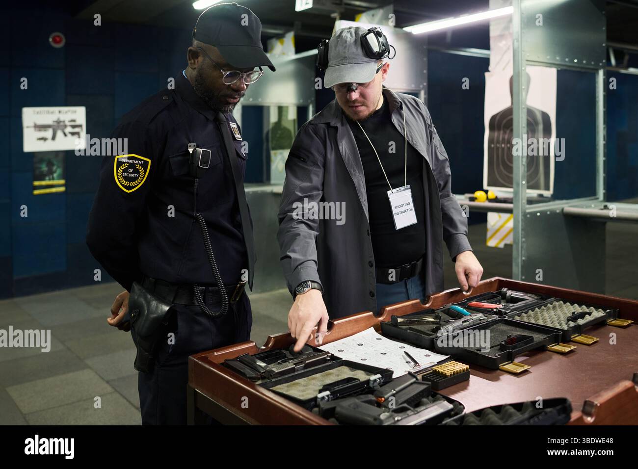 Organization focused activity hi-res stock photography and images - Alamy