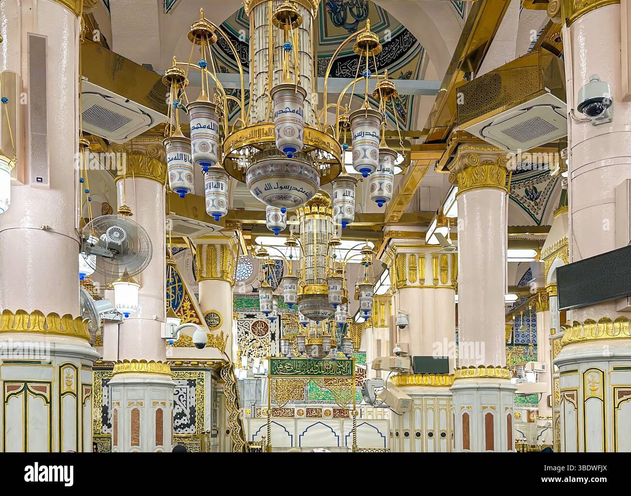 The walls inside the prophet mosque near Al Rawdah and the grave of the ...