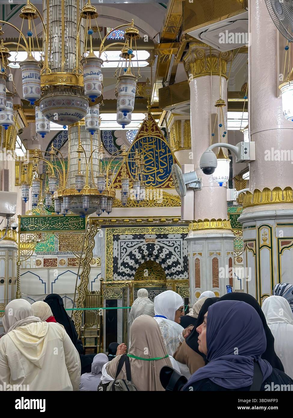The walls inside the prophet mosque near Al Rawdah and the grave of the ...