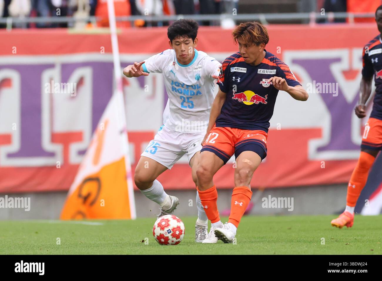 Saitama, Japan. 25th May, 2025. (L-R) Katsuma Fuse (), Kazushi Fujii (Ardija) Football/Soccer ...