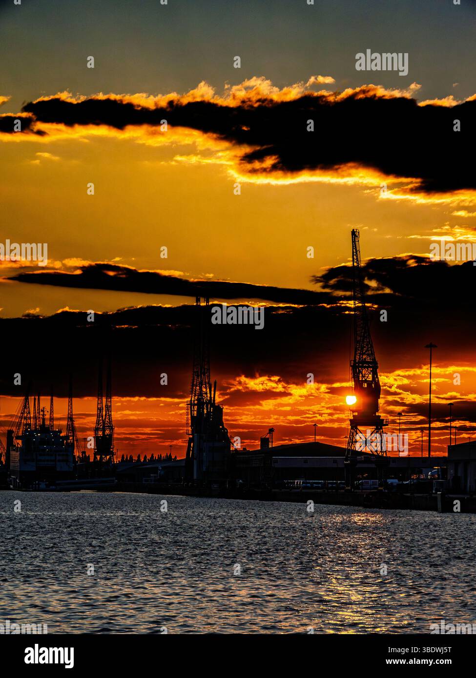 Southampton western docks hi-res stock photography and images - Alamy