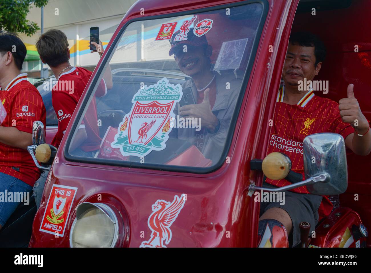 Liverpool FC fans celebrate their team's Premier League title win by ...
