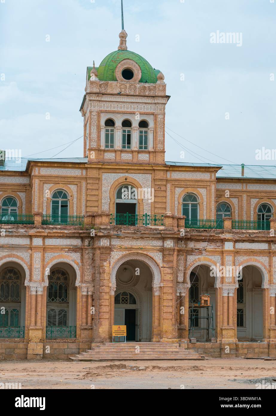 Building large dome on hi-res stock photography and images - Alamy
