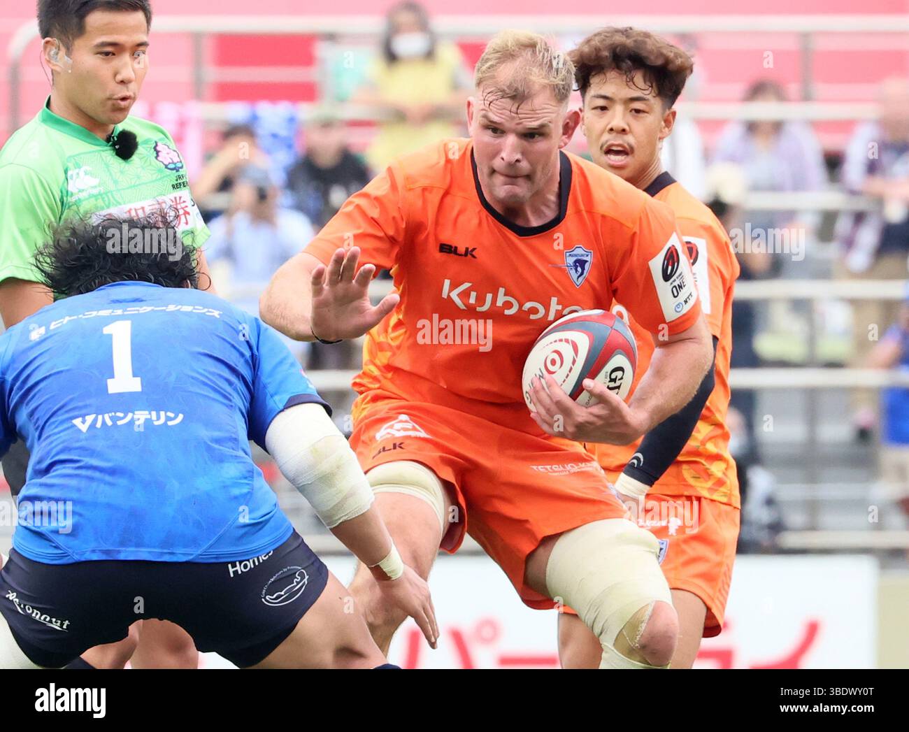 Tokyo, Japan. 25th May, 2025. Kubota Spears Funabashi Tokyo-bay flanker ...